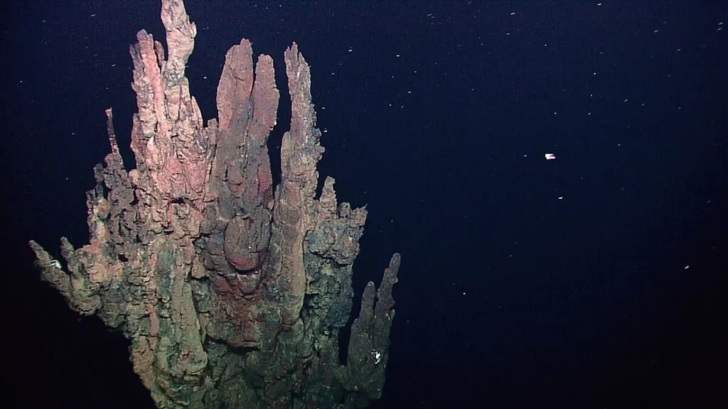 Hydrothermal Vents: The Mysteries of the Ocean's Powerful Underwater ...